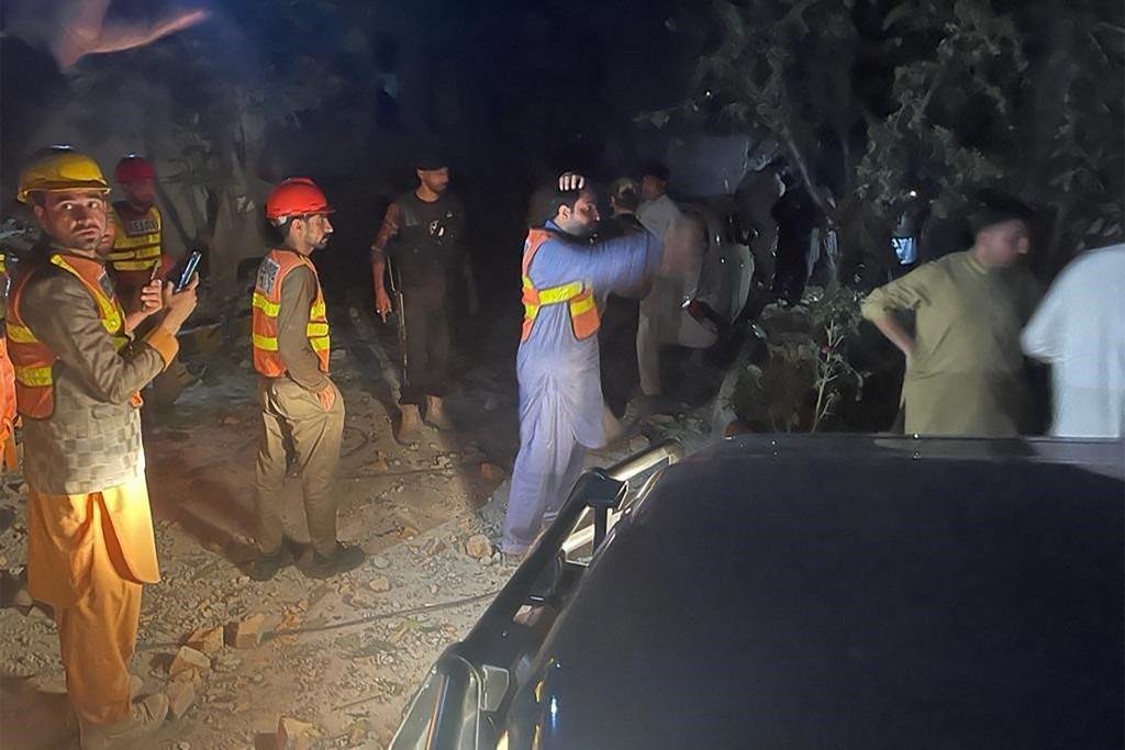 Death toll from attack on Pakistan ammunition store rises to 17