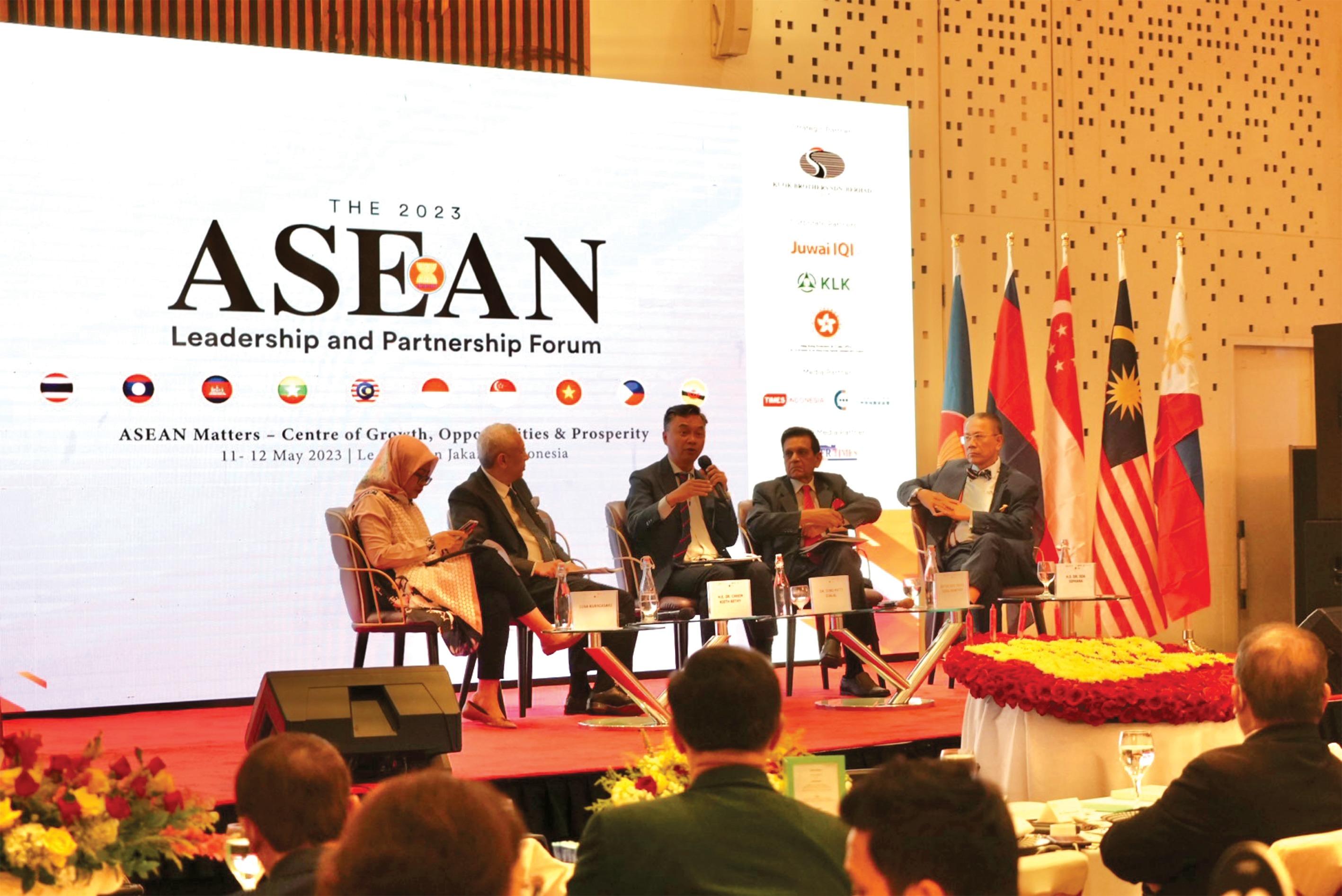 ASEAN urged to work more closely