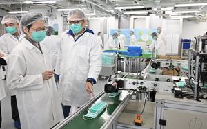 CE visits mask factory, distributes masks among the elderly