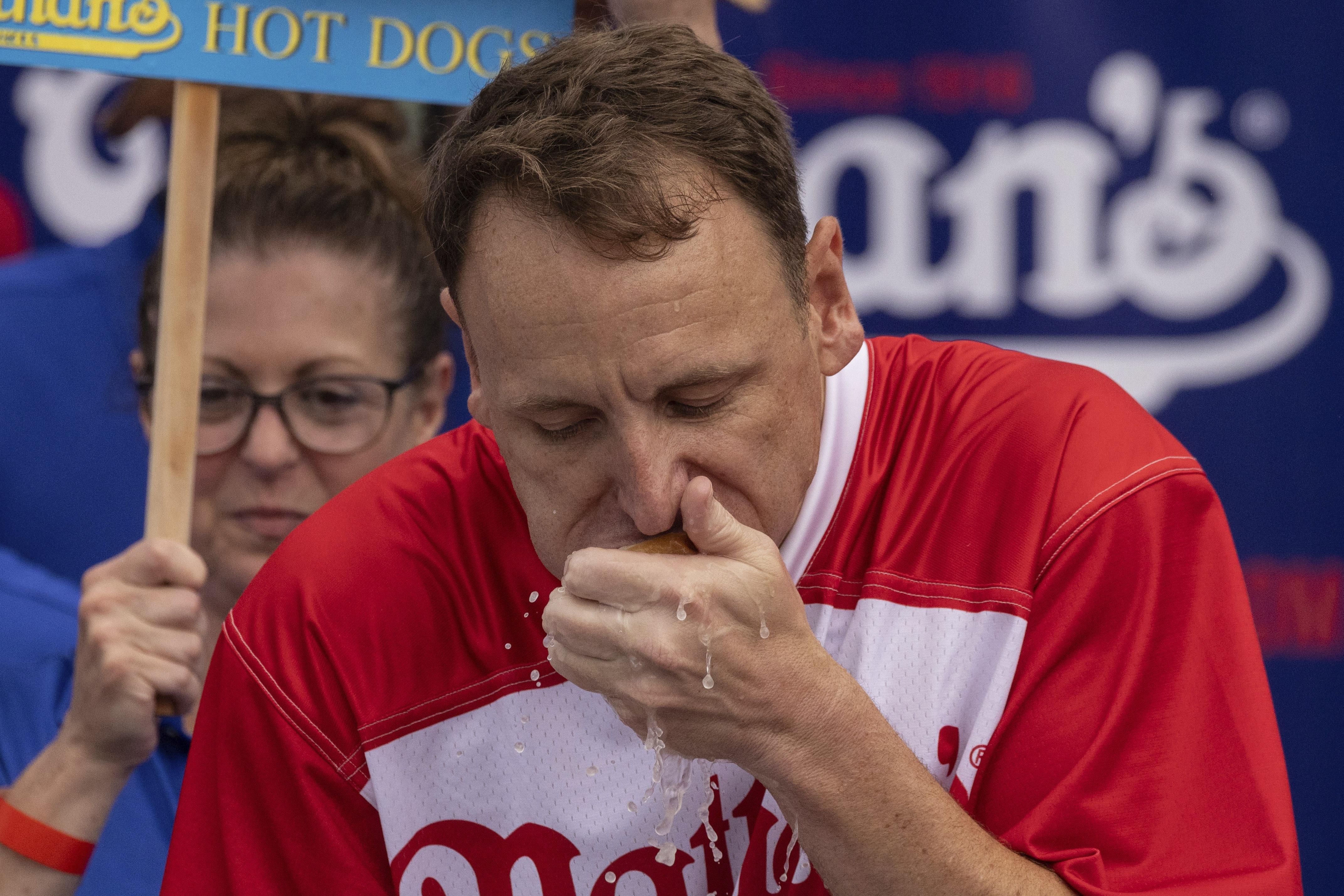 62 hot dogs in 10 minutes!