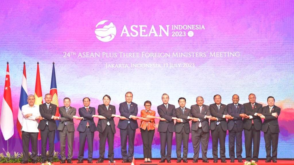 ASEAN foreign ministers' meetings send positive messages