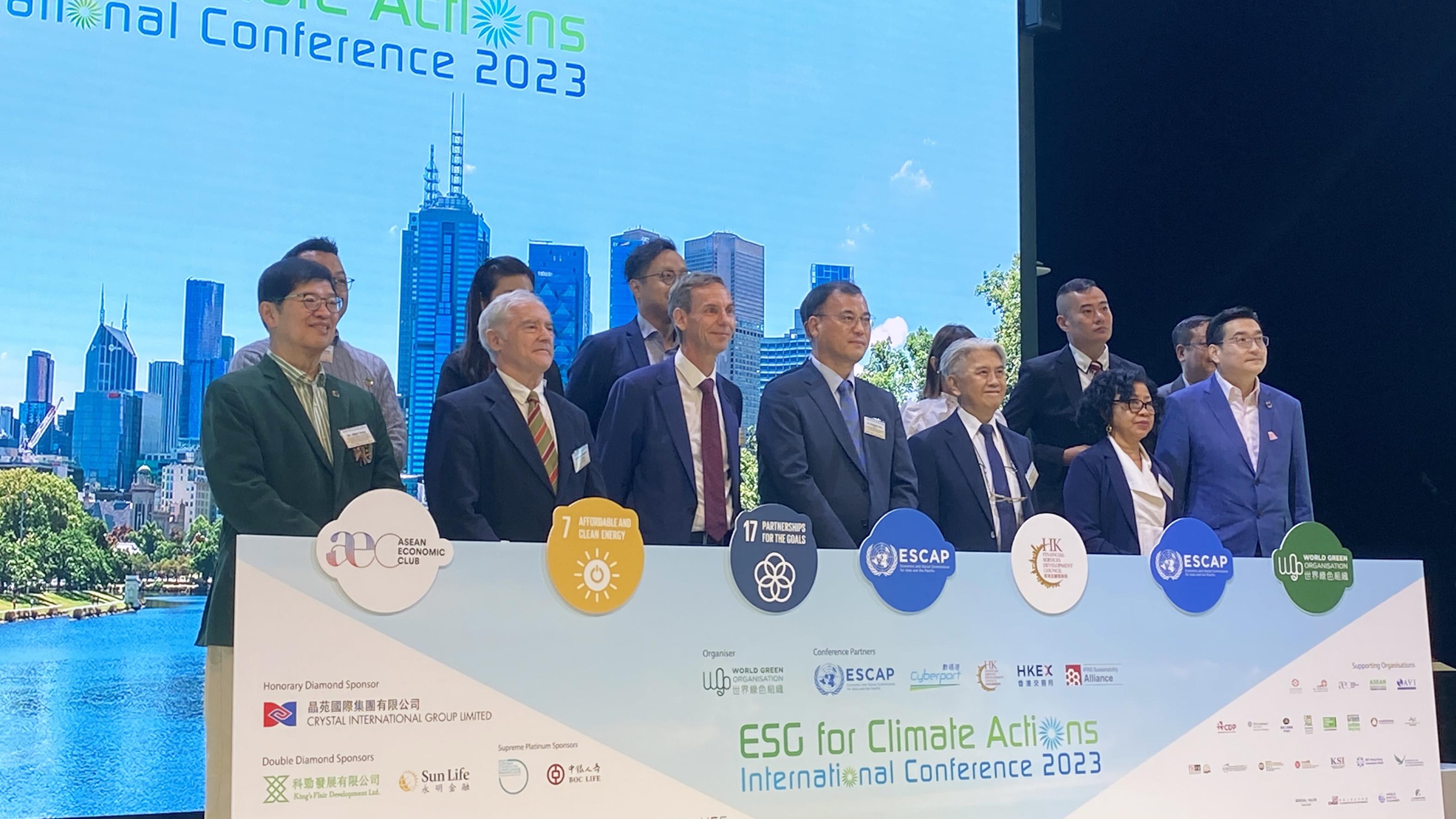 World stands at climate crossroads