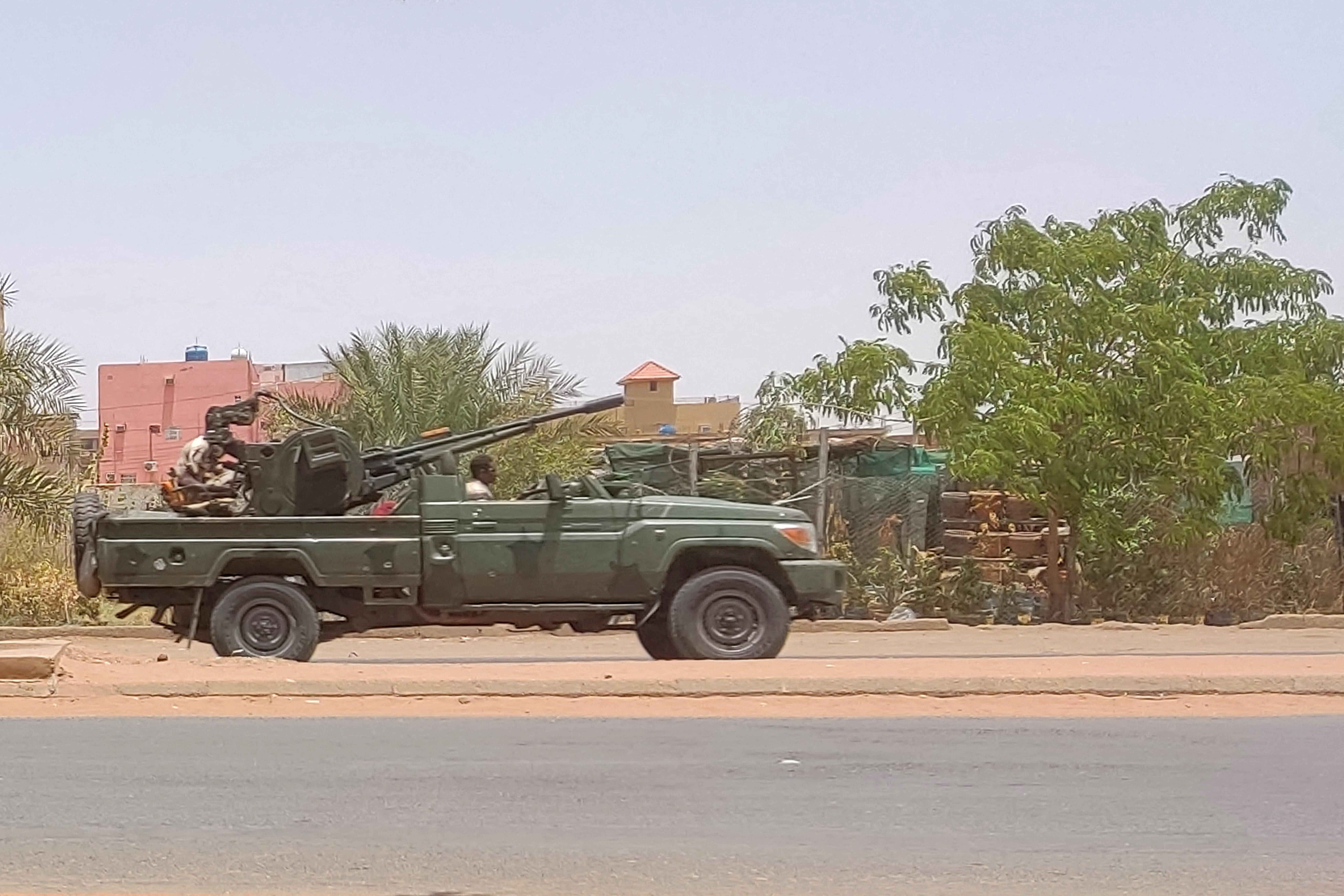 Sudanese army, paramilitary forces clash over south air base