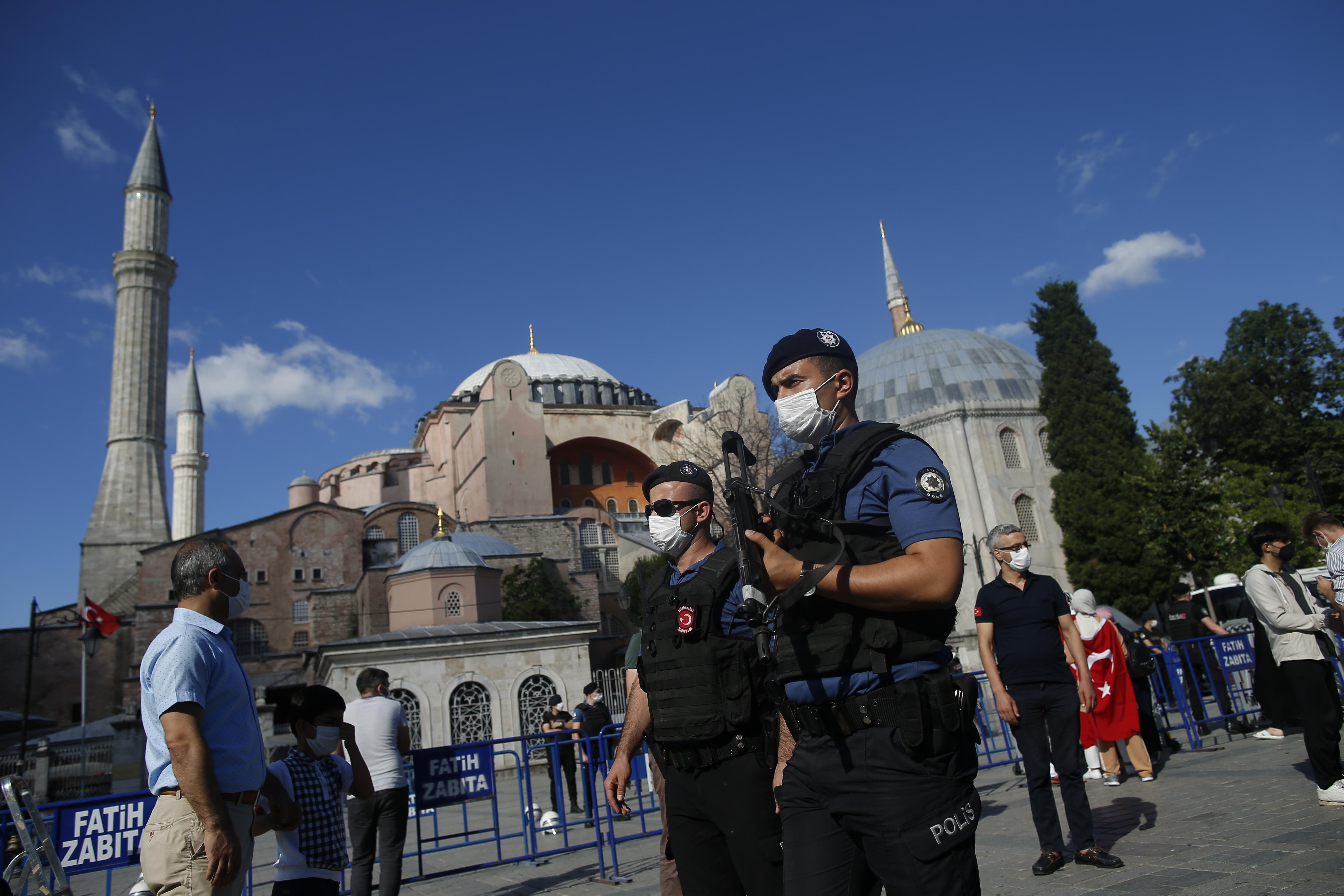 Türkiye arrests alleged British crime boss in Istanbul