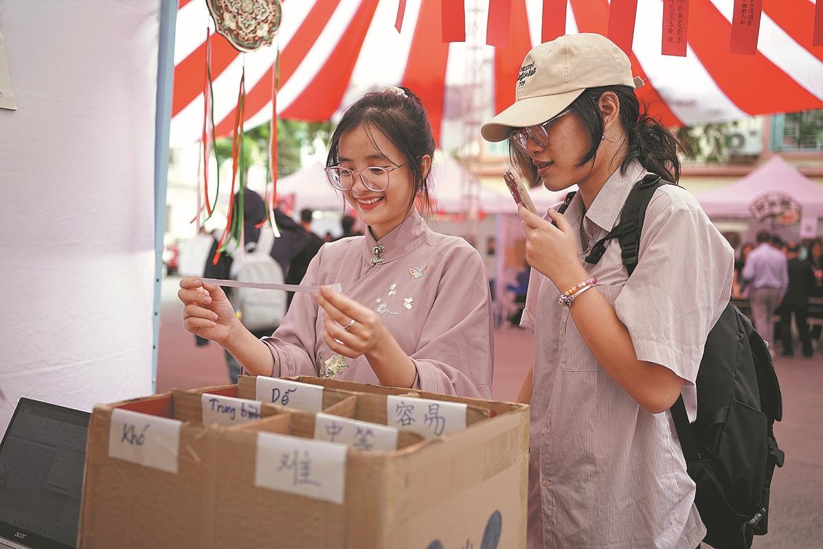 Youth playing key role in exchanges with Vietnam