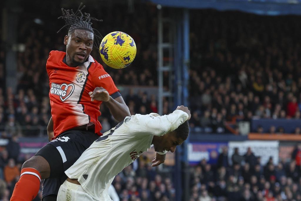 Hojlund's early double seals win for Man United at Luton