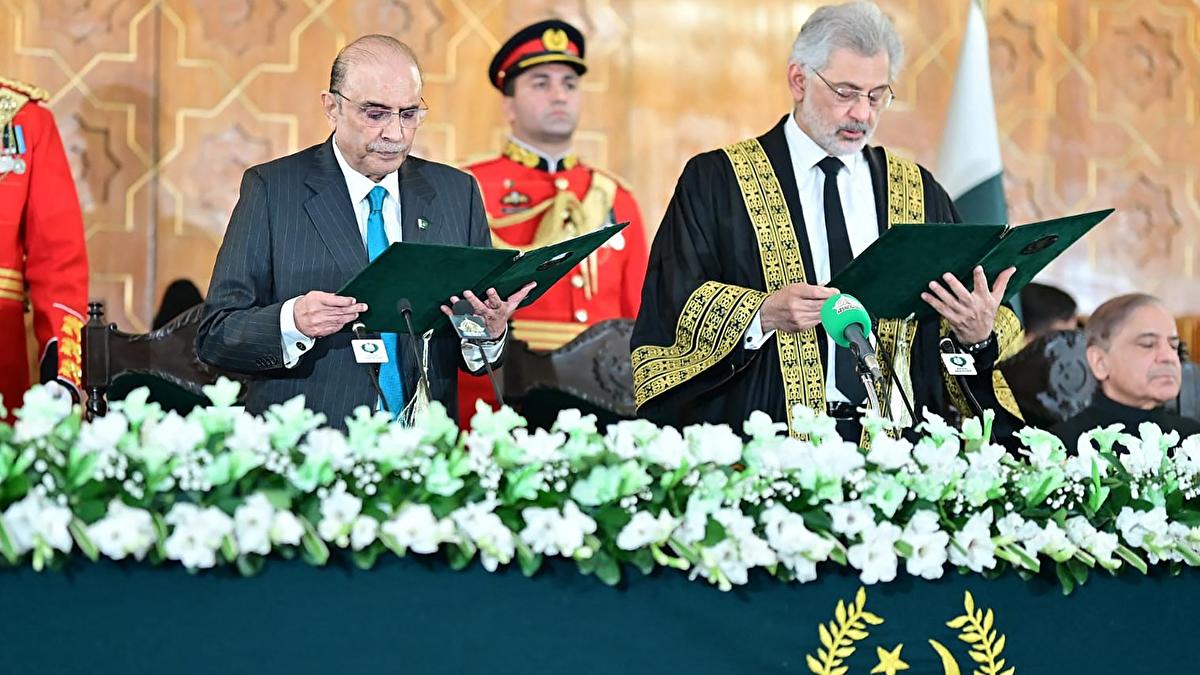 Asif Ali Zardari takes oath as 14th president of Pakistan