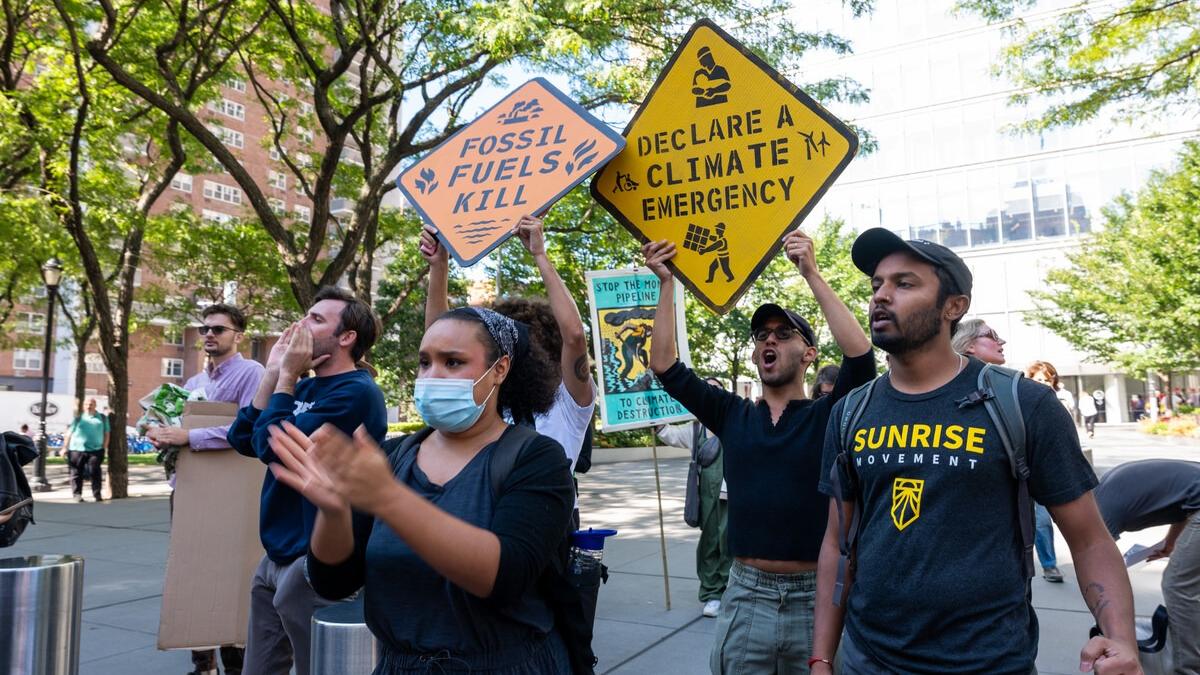 Global climate protests ask world leaders phase out fossil fuels