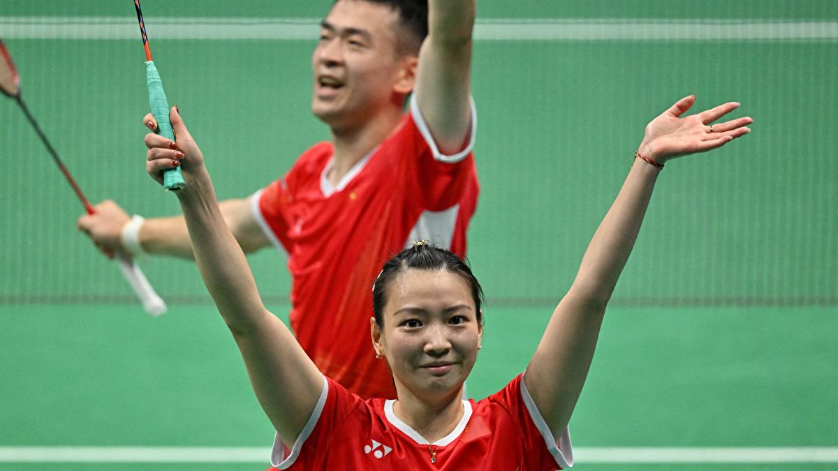 Chinese duo reach semifinals of badminton China Masters