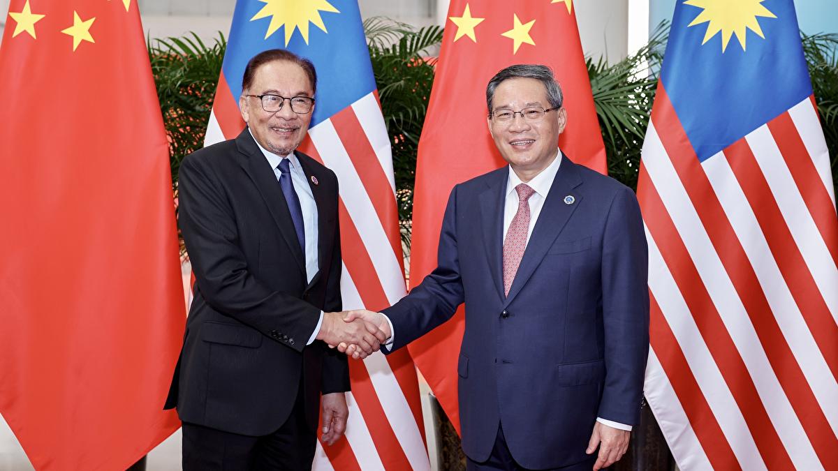 Chinese premier meets with Malaysian prime minister