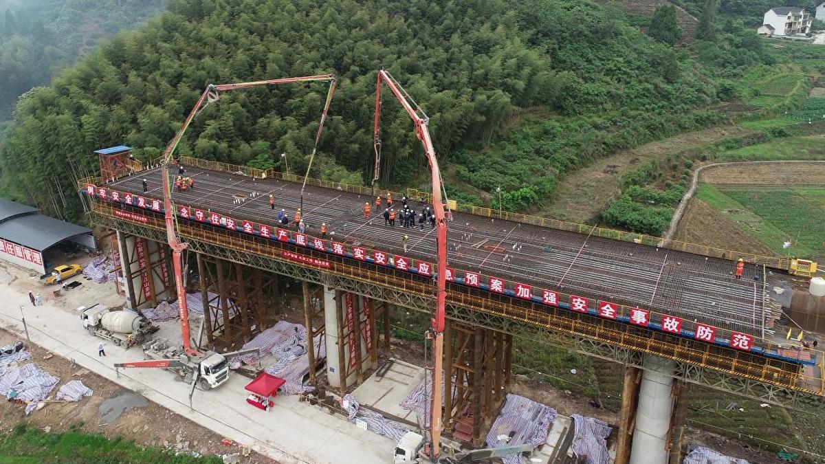 Builders ramp up infra push