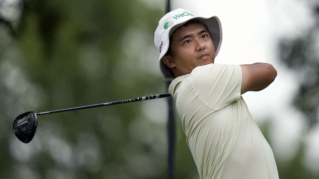 China's Dou stands tall after near-miss