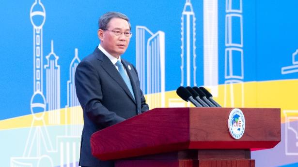 Li vows further opening up at high-profile import expo