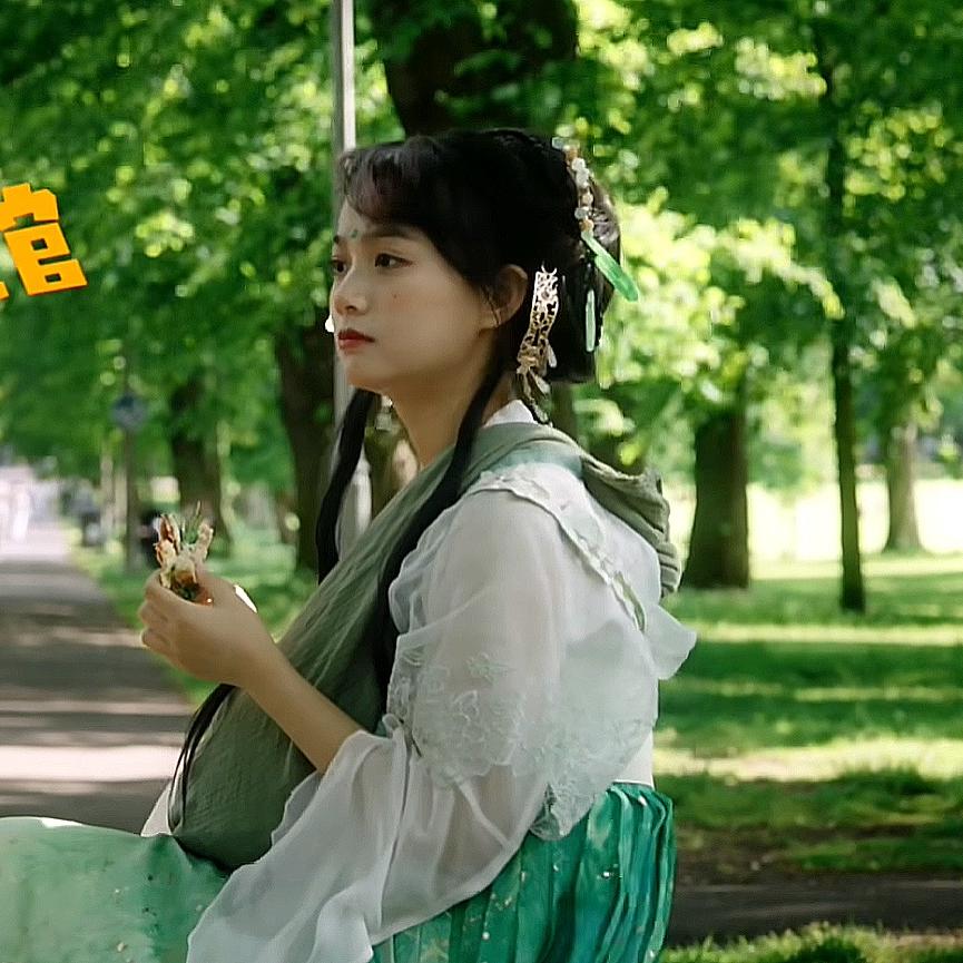 Return looted relics to countries of origin