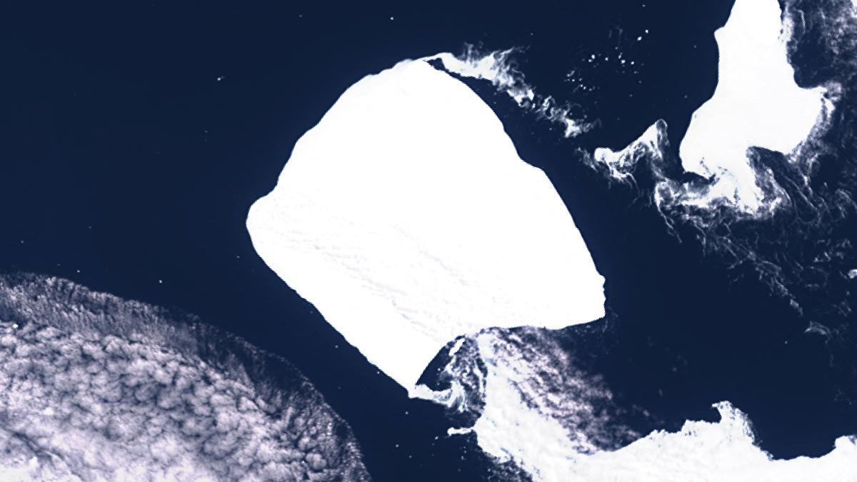 World's largest iceberg breaks free, heads to Southern Ocean