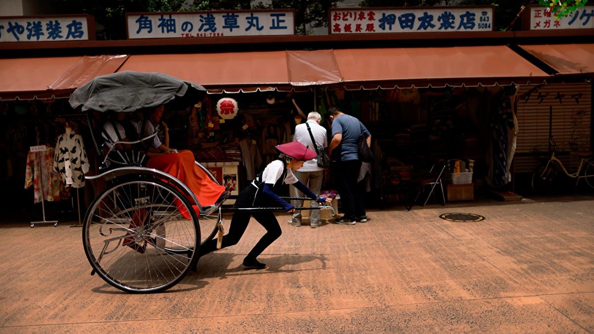 Japanese women dash into rickshaw pulling