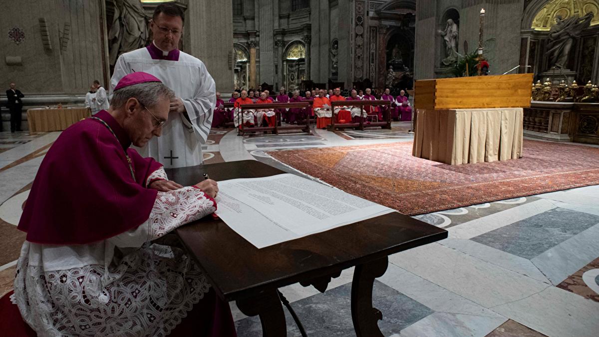 Pope Francis orders aide of Pope Benedict to leave Vatican