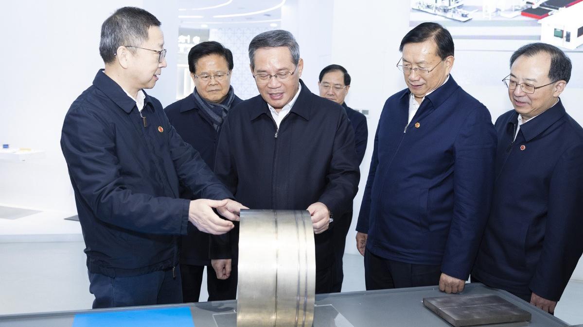 Premier Li calls on firms to pursue innovations