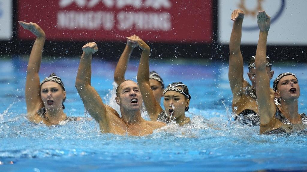 Oh boy! Men making a splash in artistic pool