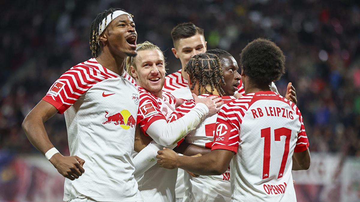 Leipzig score twice in 2 mins for 3-1 win over Freiburg