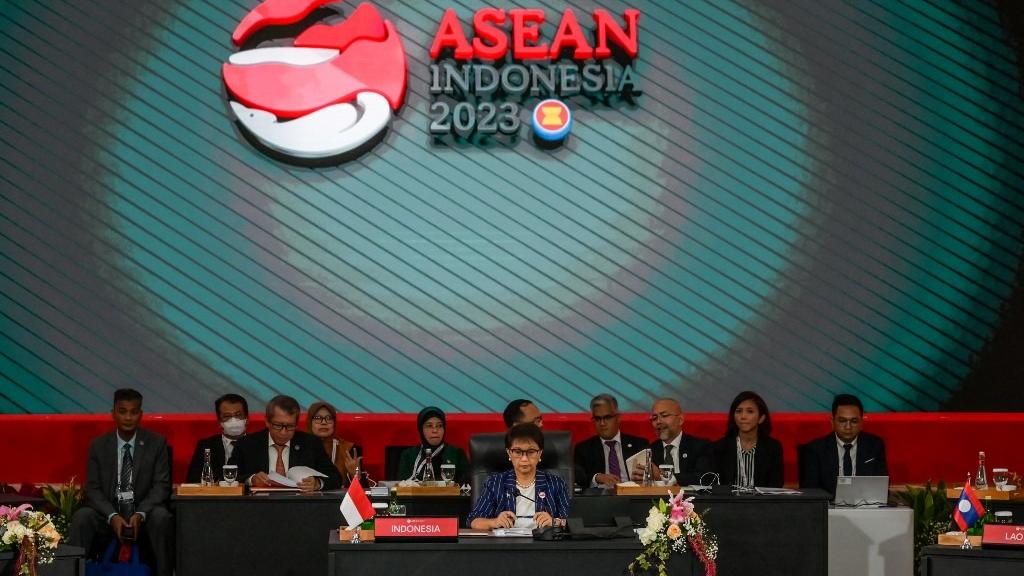 ASEAN ministers discuss Myanmar at Jakarta gathering