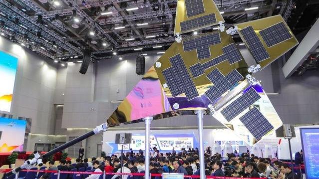 Faculty, students in Macao praised for satellite project