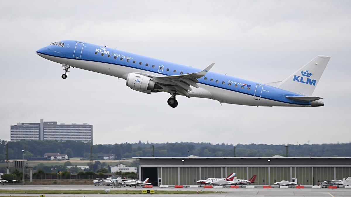 Fly responsibly? Airlines face a storm over climate claims