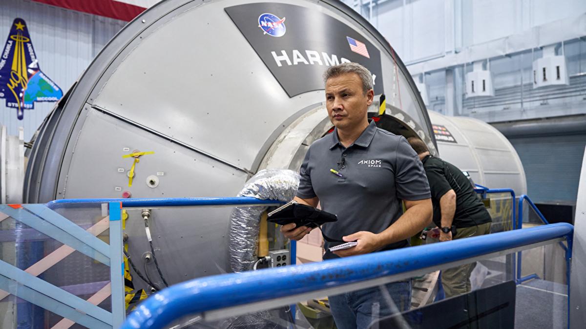 Crew with first Turkish astronaut launched to space station