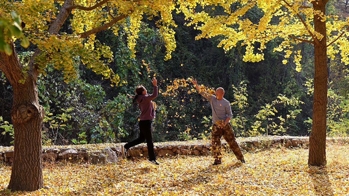 Married rangers make sacrifices for forest