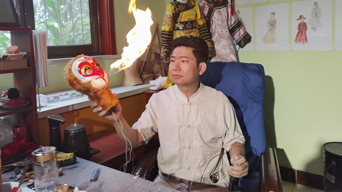 Puppet master sticks to his style