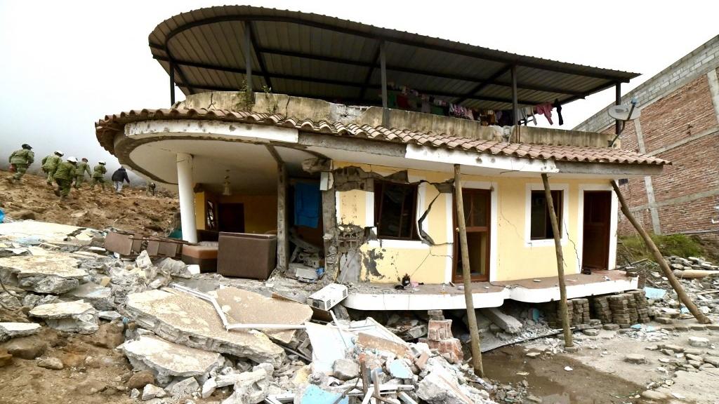 Landslide leaves 16 dead in central Ecuador