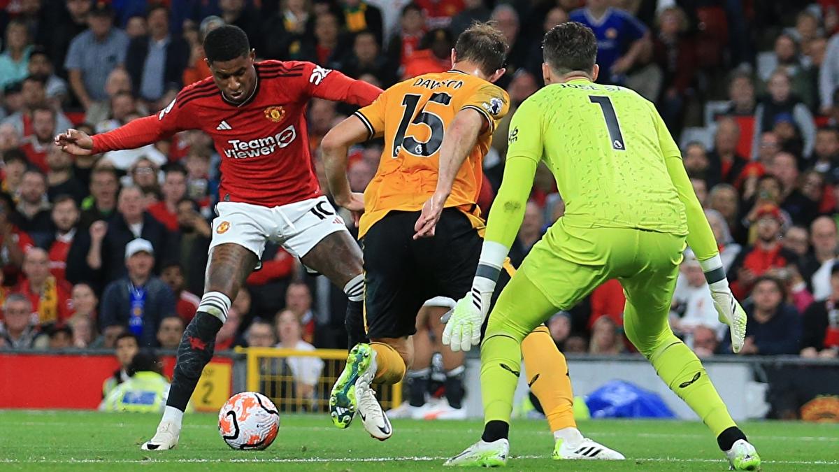 Late Varane header earns stuttering Man United 1-0 win over Wolves