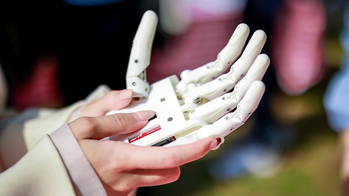 Getting to grips with a new hand