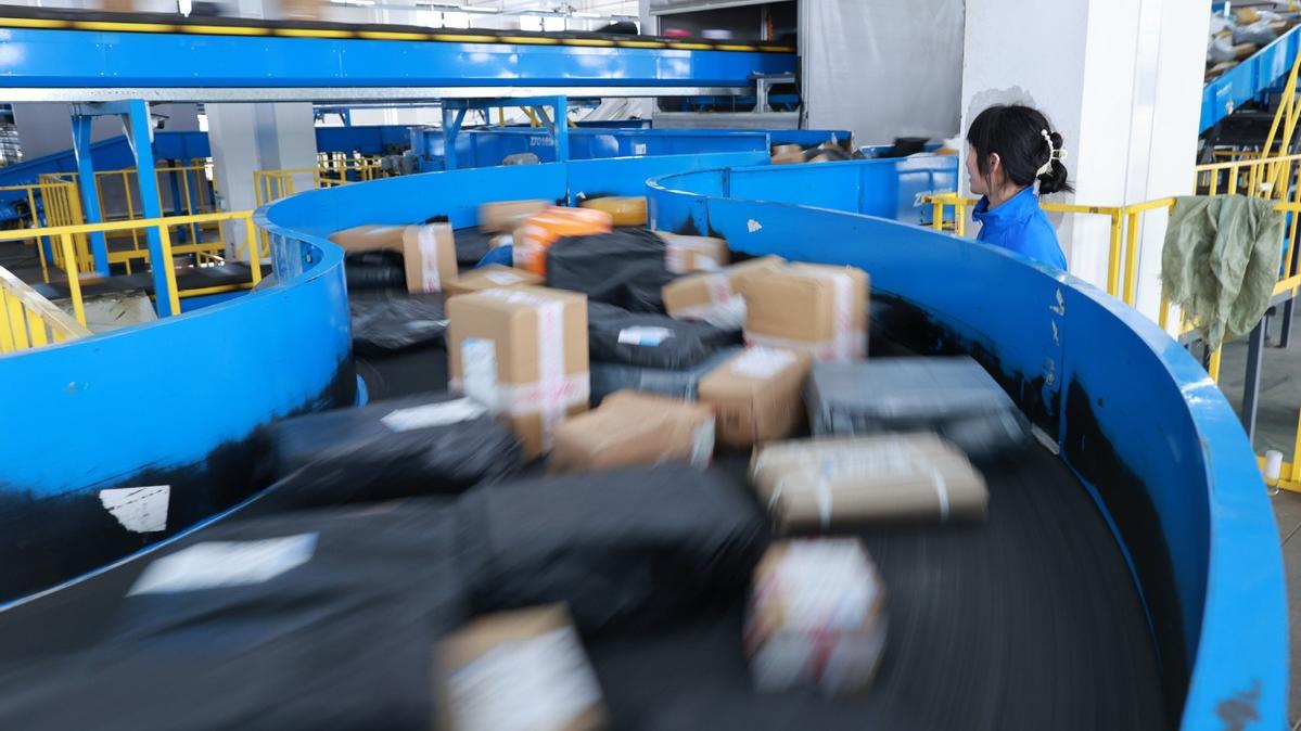 China's parcel delivery industry packs a punch