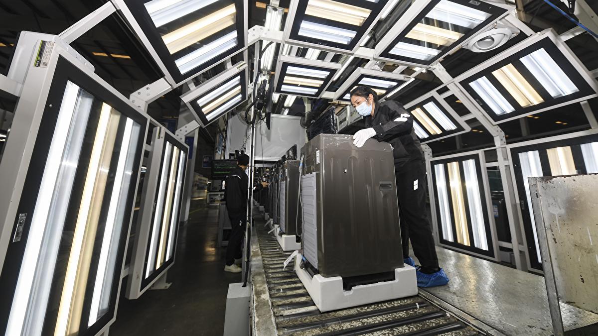 Deputies stress strength in manufacturing