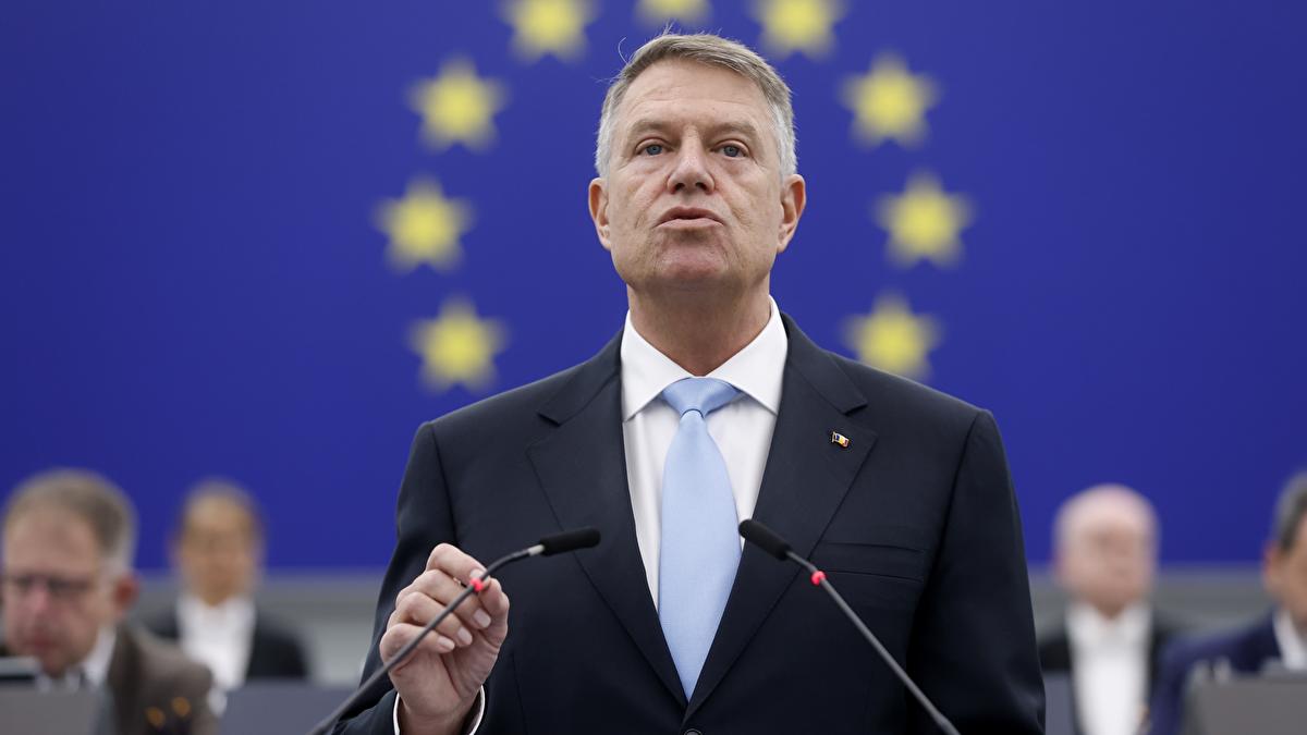 Romanian president announces NATO chief bid
