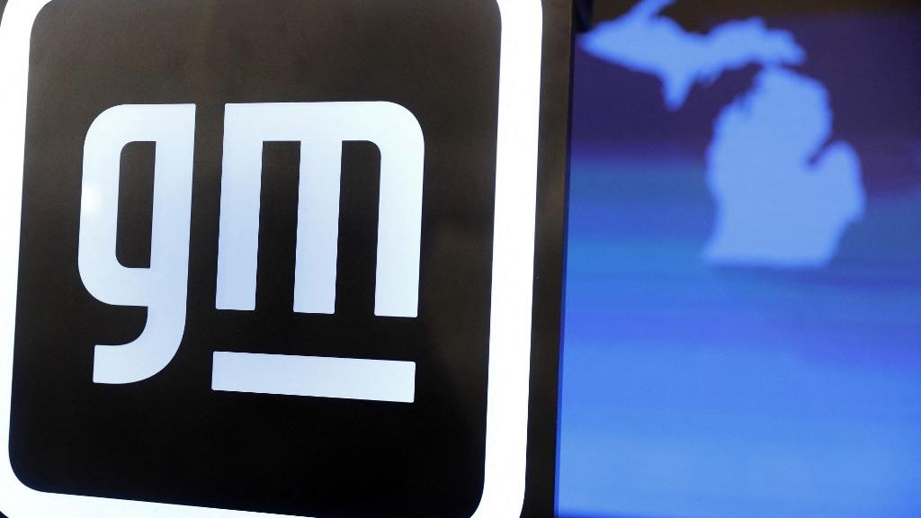 GM cutting hundreds of jobs to reduce costs