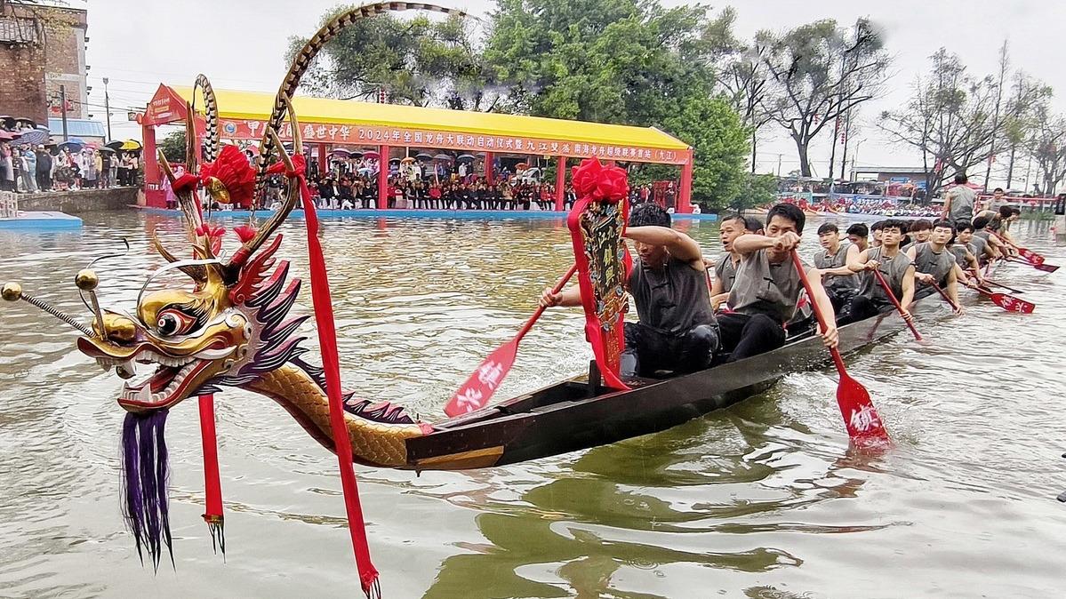 Foshan hosts spectacular inaugural dragon boat races