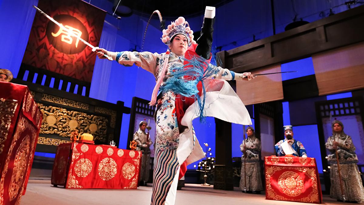 Peking Opera classics get modern touch