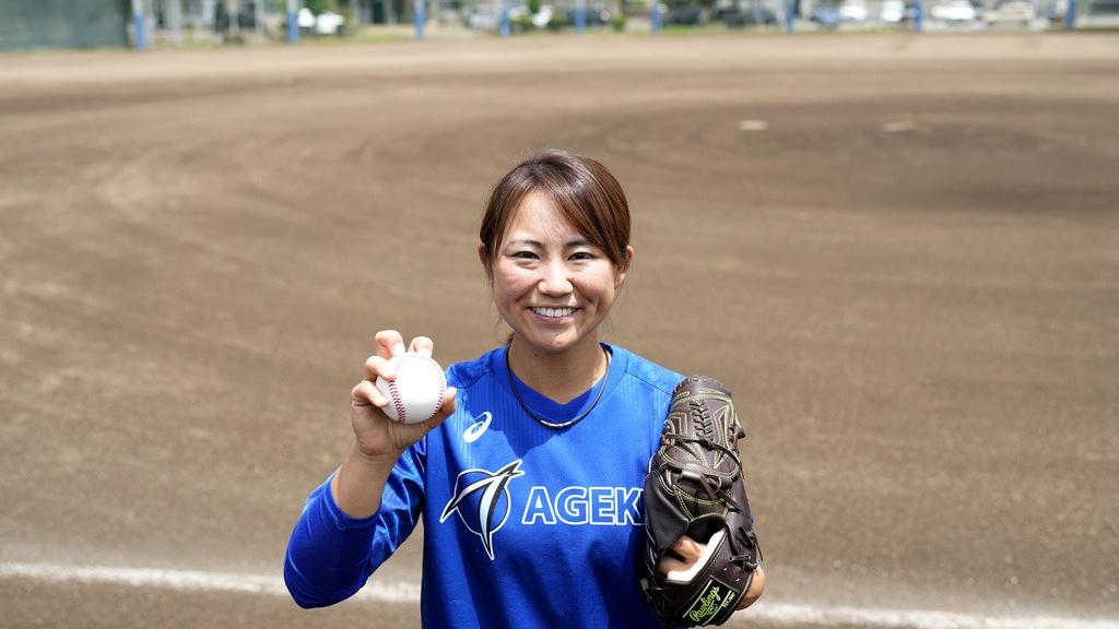 Japanese pitcher plays on her own 'Field of Dreams'