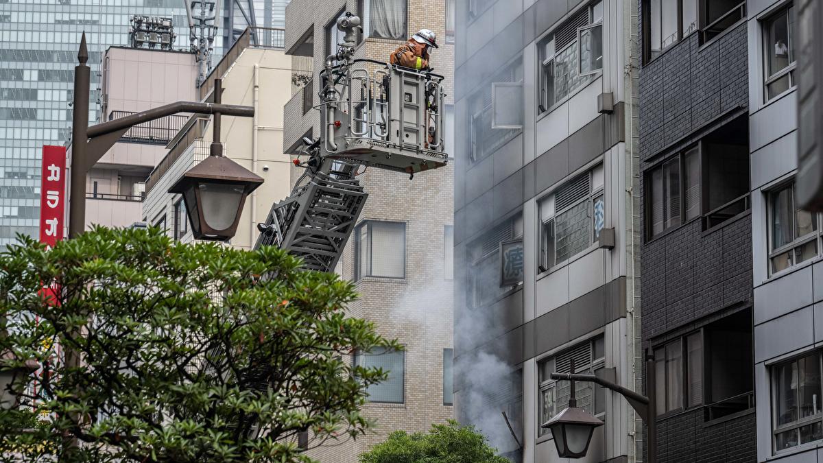 4 injured after explosion in downtown Tokyo