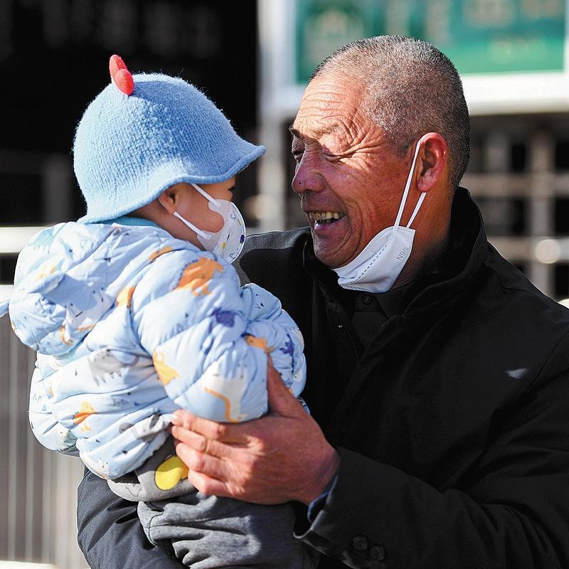 Good, bad and ugly of negative growth of population