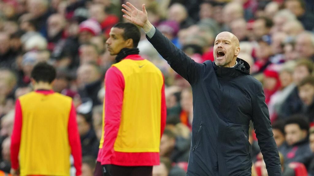 Angry ten Hag: Manchester United meltdown 'unprofessional'