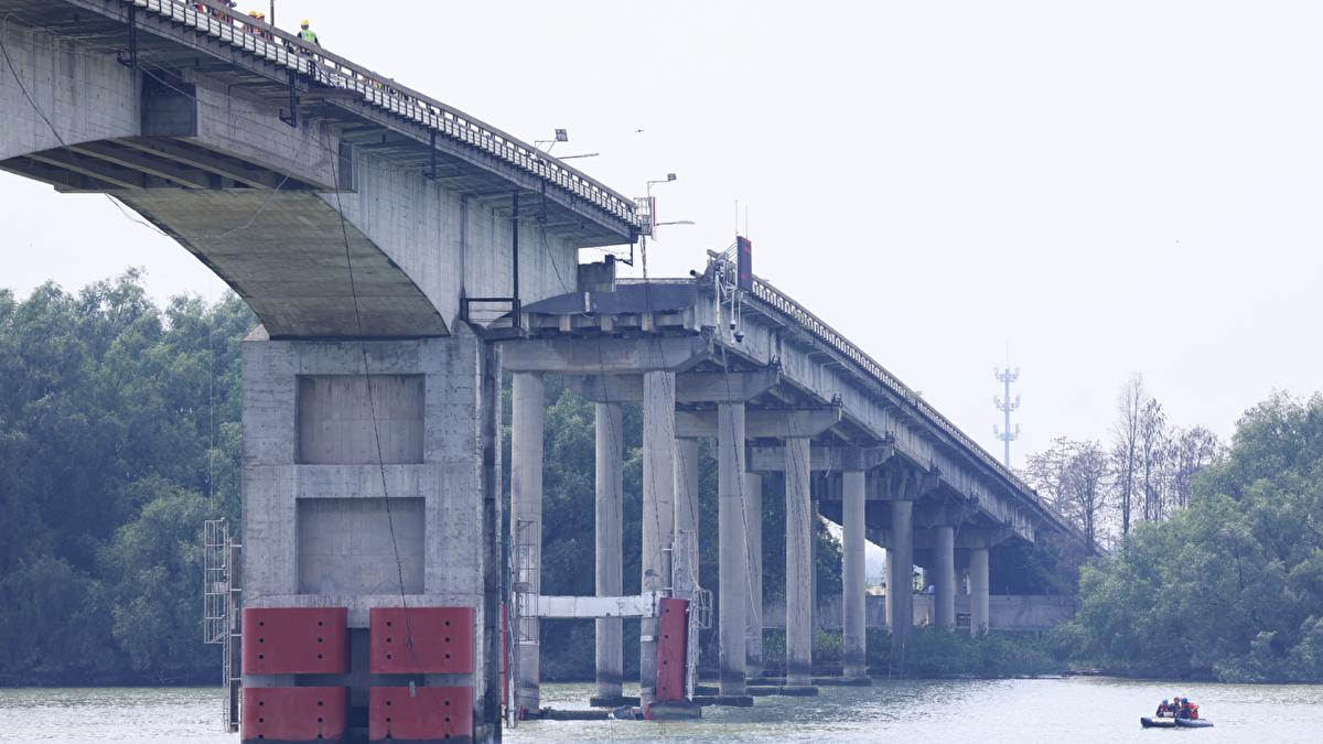 5 honored for bravery after Guangzhou bridge collapse