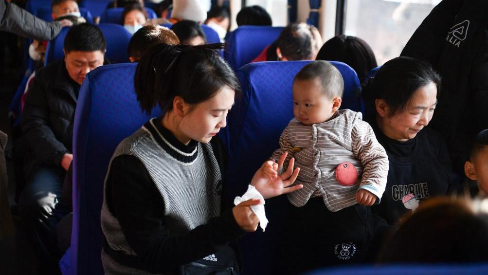 China's slow trains ensure smooth trips during Spring Festival rush