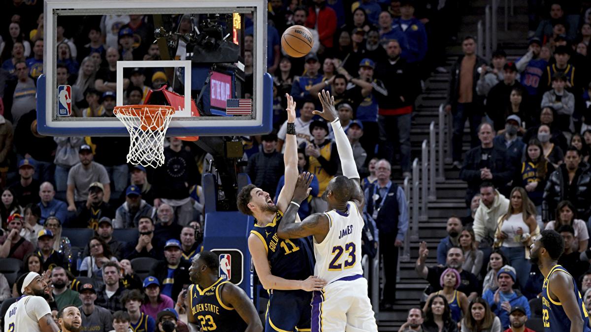LeBron James' triple-double lifts Lakers over Warriors in 2OT