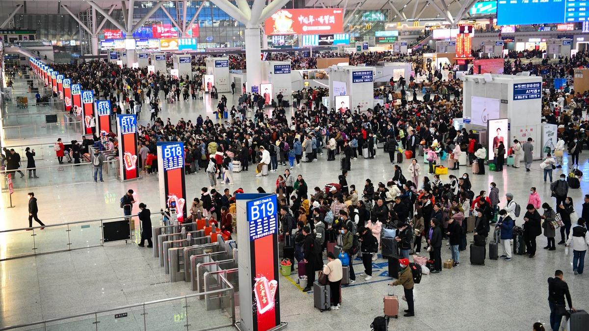 China's Spring Festival travel rush begins with record surge