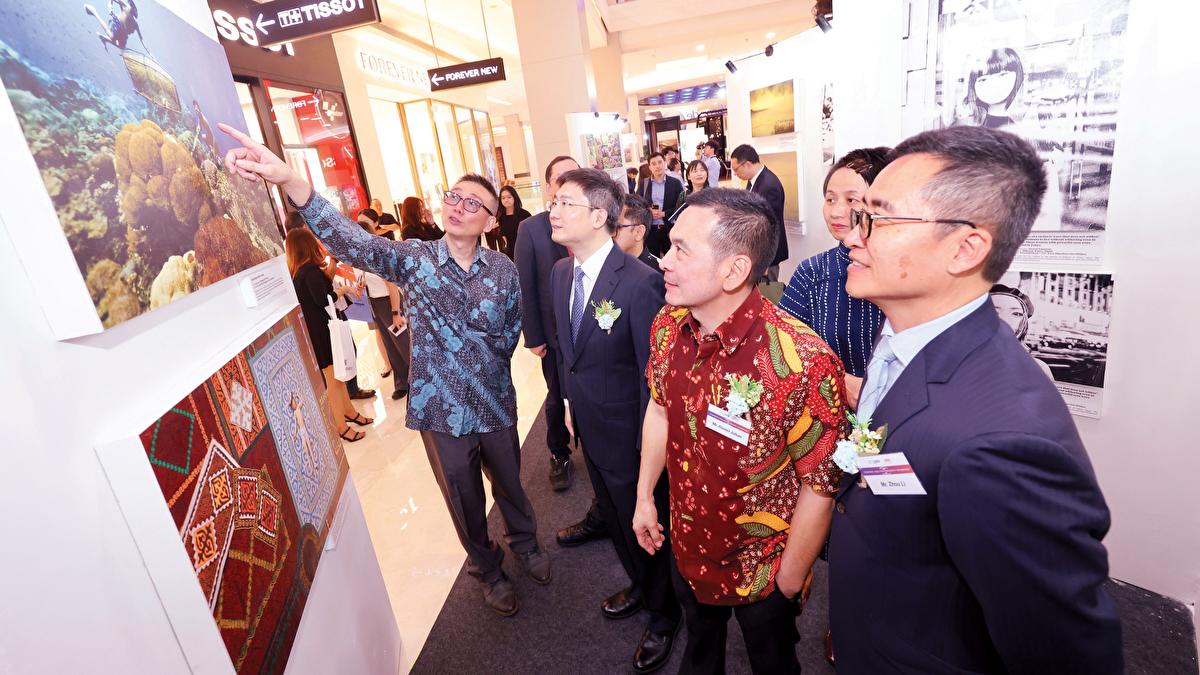 Photo exhibition features a transforming Asia