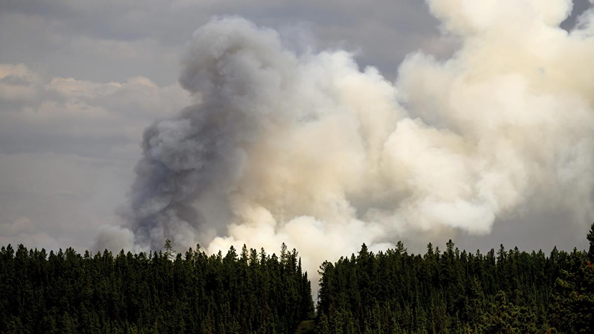 Hundreds to evacuate as wildfire burns across Canada-US border