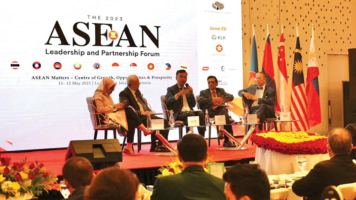 ASEAN urged to work more closely
